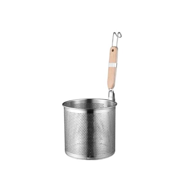 使いやすいデザイン 深いバスケットと木製ハンドルが特徴の湯ぎりザルです。麺こし器や野菜の湯切りなど、様々な料理に対応できる万能ツールです。 耐久性に優れている ステンレス製で作られており、長期間使用できる丈夫な仕様です。錆びにくく、長持ちし...