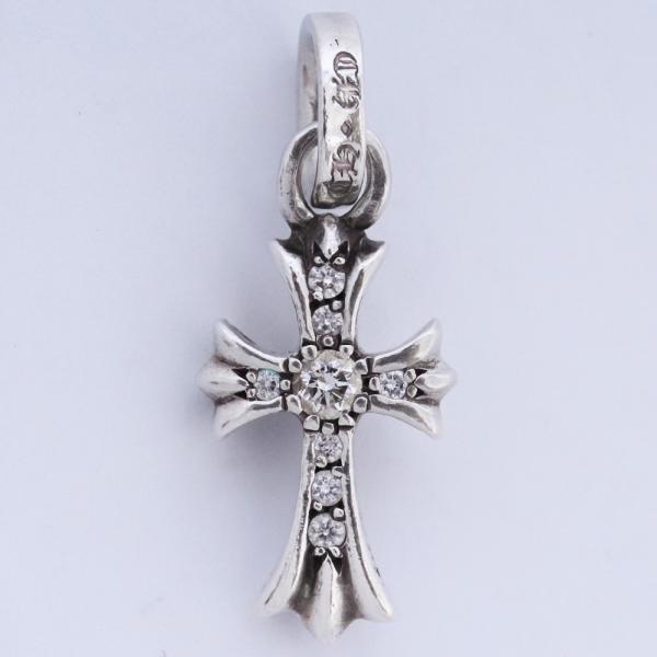 【ブランド名】CHROME HEARTS (クロムハーツ)【商品名】CHクロスベビーファットチャーム withパヴェダイヤモンド / ネックレス トップ CRS BBYFAT PAVE DMND【型番】【カラー】シルバー【付属品・素材】画像...