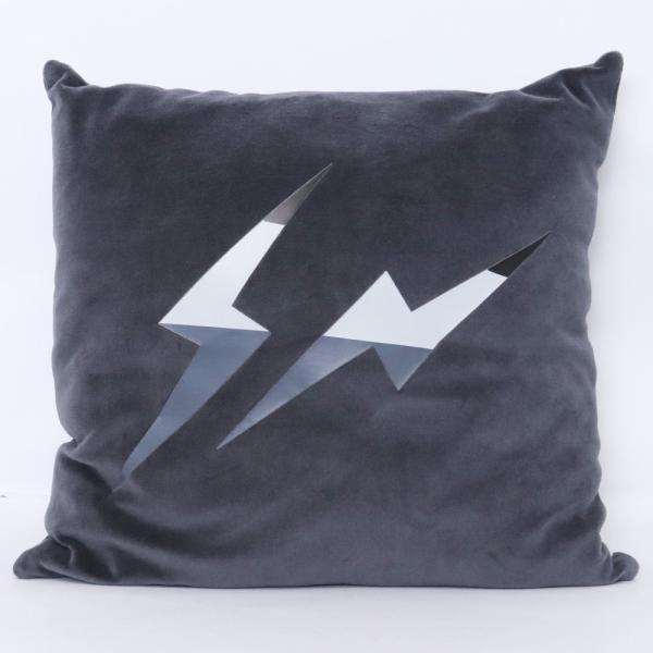 【ブランド名】FRAGMENT DESIGN × POKEMON (フラグメント ポケモン)【商品名】THUNDERBOLT PROJECT CUSHION / クッション サンダーボルト プロジェクト【型番】PFI-12380-C【カラー...
