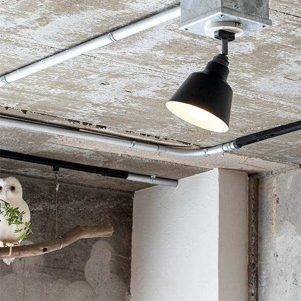 商品番号：1011001-101商品について1灯タイプのシーリングライトを探してみると、量販店でよく見かける白くて円盤型のタイプが大半。安くて明るくてコスパ的には良いのですが、どこか味気ない。そう思っている方におすすめしたいのが、スポットラ...