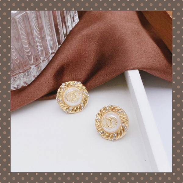 【商品詳細】☆カラー☆ゴールド☆サイズ☆直径1.7cm【ご案内】☆3000円以上のご購入で送料無料☆☆即日発送☆年中無休☆端末、モニター環境により、実際の商品と多少色味がことなる場合があります。ご了承の上、ご購入頂きます様お願い申し上げます。