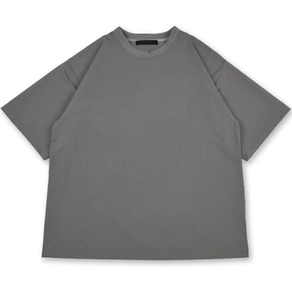国内ブランド【SALUTE HELM】新作 リコンフィーナイロン4WAY クロス スピンドル入りバルーンTee素材: NYLON 89%POLYURETANE 11%MADE IN JAPAN再生ナイロンを使用し、優れた伸縮性、しなやかハリ...