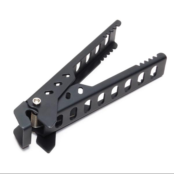 【マルチグリッパー】様々なものを掴めるハンドルグリッパー。グリップ先端の凹みにより、力を入れずに、安定して物を掴むことが出来ます。【2WAY仕様】グリッパーの背面には、トングを搭載。掴みたいものに合わせて、自由自在にご使用頂けます。【コンパ...