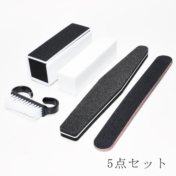 ネイルケアに便利な爪磨きセットです。豊富なネイルファイルにダストブラシが付いた5点セット。爪の形状や用途に応じて使い分けることができます。目の荒い100〜180のグリッドで爪の形や長さを整えられ、ネイルオフ時にも使用できます。ブロックバッフ...