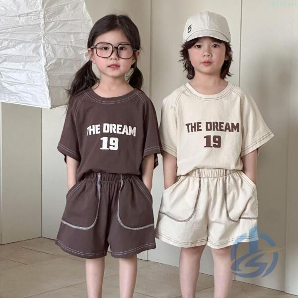 ★★この子供服セットは、シンプルでかわいい雰囲気がたっぷりです。色味も落ち着いており、ダークブラウンとベージュの組み合わせは、オシャレで大人っぽい印象を与えます。 素材は丈夫そうで、通気性も良さそうで、日常着としてもぴったりです。 セットに...