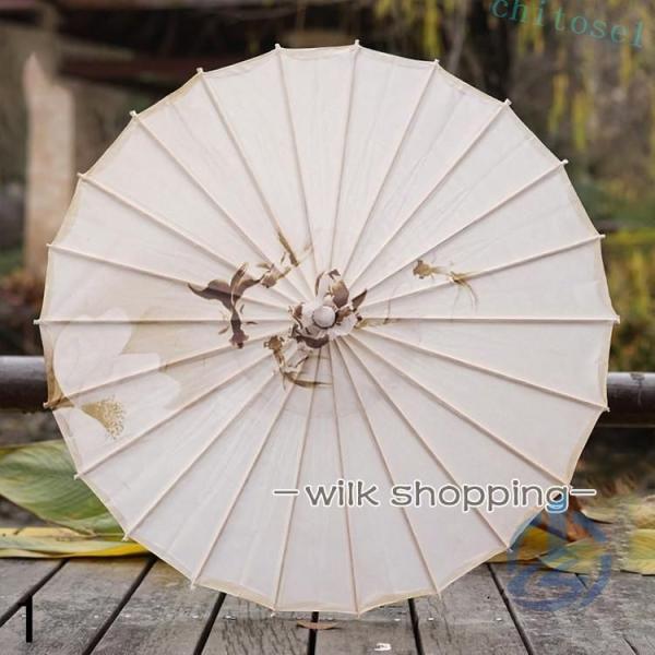 柄：梅柄 素材構成:竹＋紙 サイズ：約84cm×約80cm 重さ：約300g ?傘面は紙素材ですが桐油処理が施してあり、防腐?耐久性?防水性に優れています。 ?やイベント、仮装パーティー、和服撮影用小物としてもご使用いただけます。 ?店舗の...