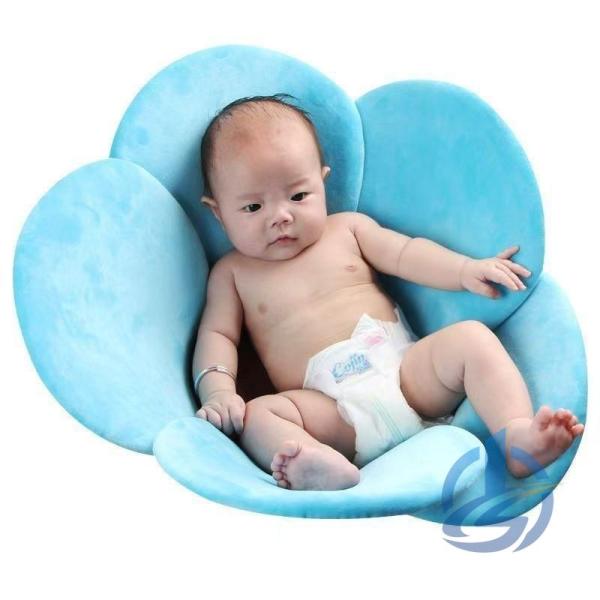 ■商品詳細:●カラー:/A01/A02/A03/A04/A05●サイズ:/約80*80cm●商品特徴お花が咲いたようなデザインがかわいい沐浴マットです。洗面台やシンクが沐浴バスに変身♪おむつ替えやプレイマット、お昼寝マットなどとしてもお使い...