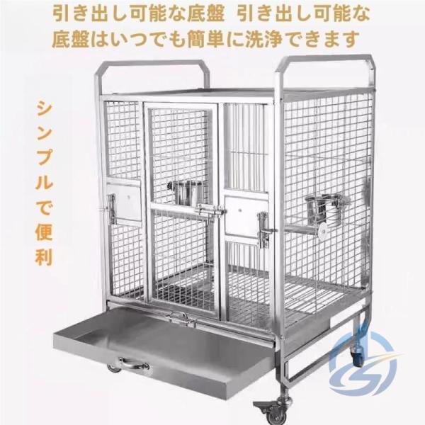 【大型鳥かご】：中型の巣箱には、鳥の活動に役立つステンレス製の爪研削棒が1本入っています。2つのドアと2つのフードボックスがあり、それぞれに小さな独立したドアがあり、餌を与えやすく、開けやすくなっています。トレイ下部のネットはすべて引き出し...