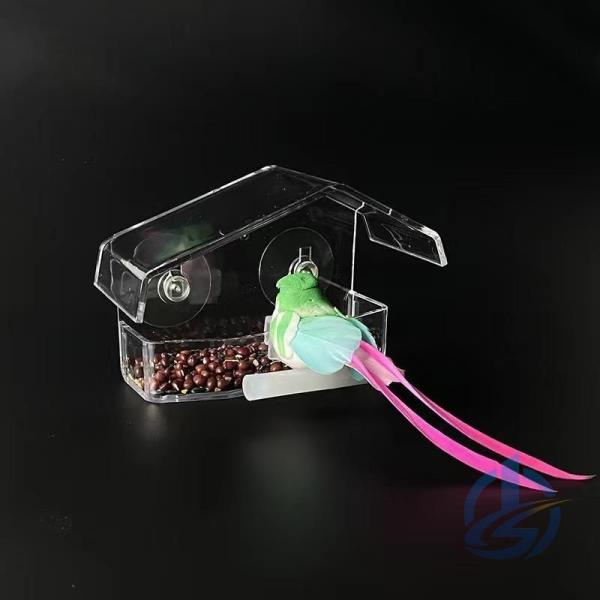 ??【高品質のアクリル！耐久性がある】鳥用フィーダーはアクリル製で、優れた品質と長寿命を実現しています。環境に優しいアクリル、無毒、無臭、耐久性、高い透明性を備えた軽量な野鳥の餌台です.??【構造】ウィンドウガラスの外側に3つの強力な吸引カ...