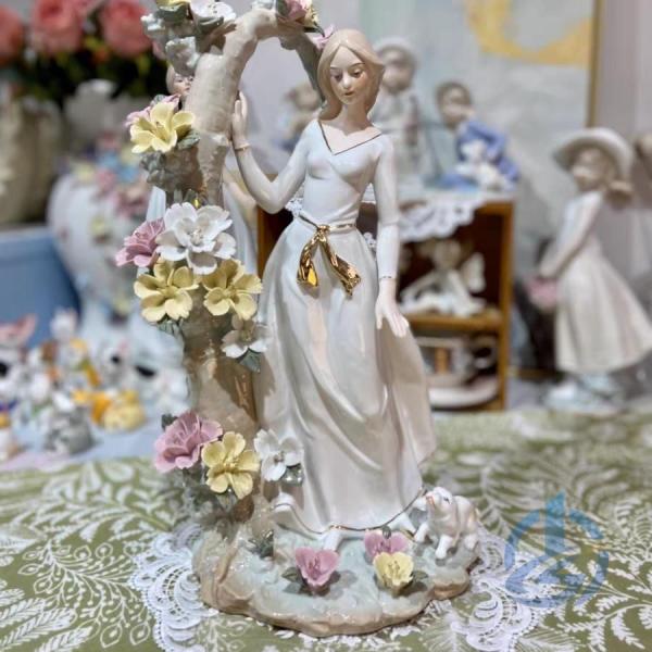 大人気の西洋陶器のお姫！ 大変美しい仕上げ、お色も上品で！結婚祝いやバレンタイン ホワイトデープレゼントにも最！ 最高な贈り物です   職人によるハンドメイド、ひとつひとつ手作りで超綺麗なお姫様で！ファッショナブルな女性がモチーフとなったデ...