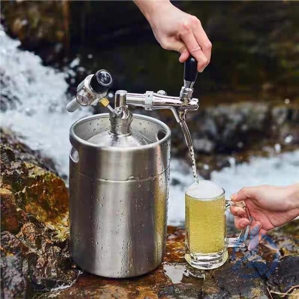 ビール樽 頑丈 ホーム/発酵/醸造ケゲレ ビールディスペンサー 軽量 ステンレス鋼 ミニCO2レギュレーター付き 小型 持ち運び便利 使い簡単 耐久性 ビールサーバー