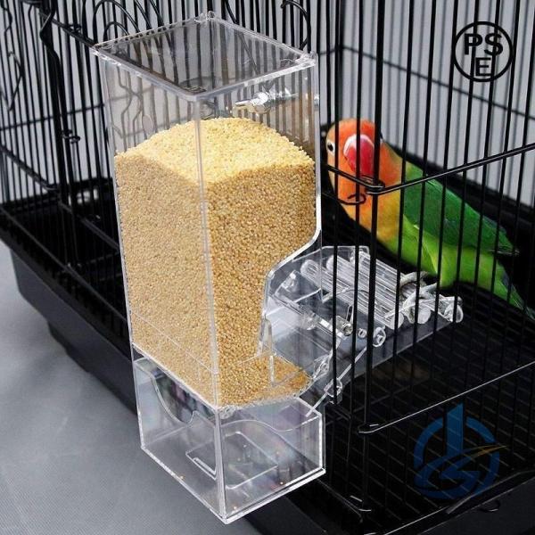アクリル素材：鳥用フィーダーは3mm厚のアクリル製で、優れた品質と長寿命を実現しています。プッシュプル引き出しデザイン：食べ物を再利用させ、種子の飛散を防ぎます。小口給餌設計：鳥が食べたり投げたりするのを防ぎ、鳥の食鳥のカスタムデザインに従...