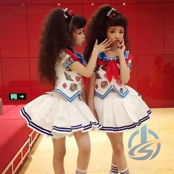 海軍 チアガール キッズダンス衣装 セットアップ 女の子 スカート ヒップホップ 体操服 演出服 jazz ダンスウェア ガールズ チアリーダー チア キッズダンス ダンス衣装 saleセット内容：トップス+スカート素材：ポリエステル・その...