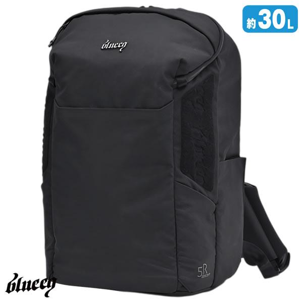 機能的ながらシンプルで汎用性のあるリサイクル素材のバックパック。■カラーBLACK■サイズW32×H50×D22cm ■容量30リットル■素材500Dリサイクルポリエステル■原産国中国