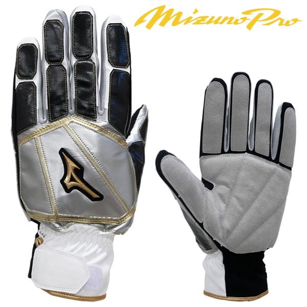 自在な装着性と高いプロテクション効果でアグレッシブな走塁を強力サポート。■カラーシルバー×ゴールド×ブラック（GS01）■サイズ走塁用フリー（24-27cm）■仕様両手用■素材［掌部］人工皮革［甲部］合成皮革、合成繊維■原産国インドネシア●...