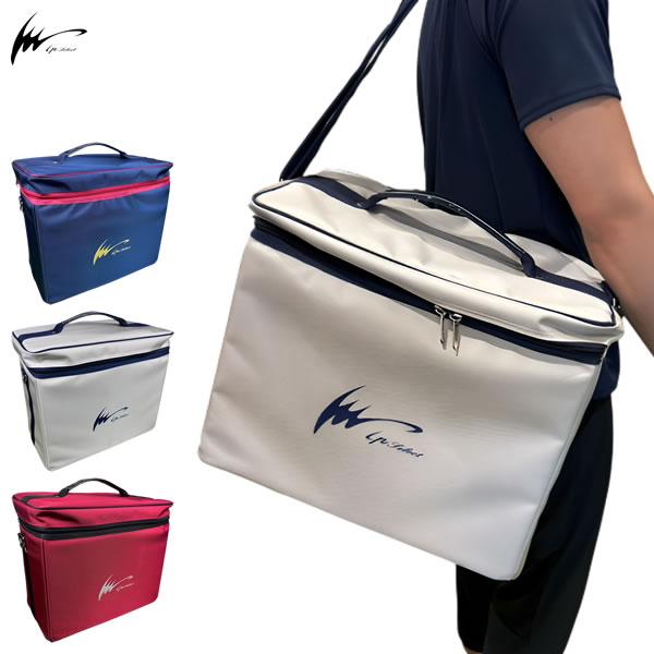 メッシュ素材を使用したグラブケース兼マルチバッグ。コンパクトながら機能的で、使い勝手も抜群です。収納ポケットや取り外し可能なショルダーベルトが付いており、グラブを最大4個まで収納できます。グラブを収納するだけでなく、その他の用具やアクセサリ...