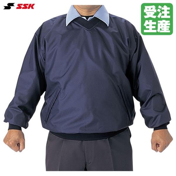 高校野球・日本少年野球連盟（ボーイズリーグ）・全日本少年硬式野球連盟（ヤングリーグ）審判用Vネックジャケット。■カラーネイビー■サイズM、L、O、XO、XO2■着丈L：75cm■素材［表地］ポリエステル100%［裏地］ポリエステル100%■...