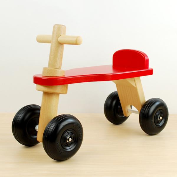 方向転換、自由自在のマイカー！国産のお子様用に考えられた乗り物『マイカー』。コイデ社の社長さん一押しの乗用玩具で、自分の足でを蹴って前進しますので、三輪車よりも早くから乗っていただけます。ハンドルは約50度回転するのでお子様が自由に方向転換...