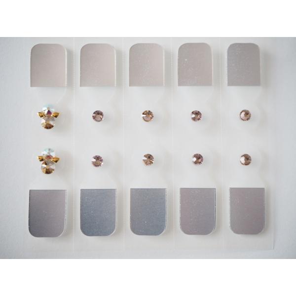 ピンセットを使用せず、テープ接着面に指が触れずに付けられるタブ付きテープ。初めての方でもワン・ツー・スリーで簡単装着できます。商品の素材は、安心・安全、天然のゴムを使用した肌に優しい日本製医療テープ、ツボ粒球はチタン99.9%、スワロフスキ...