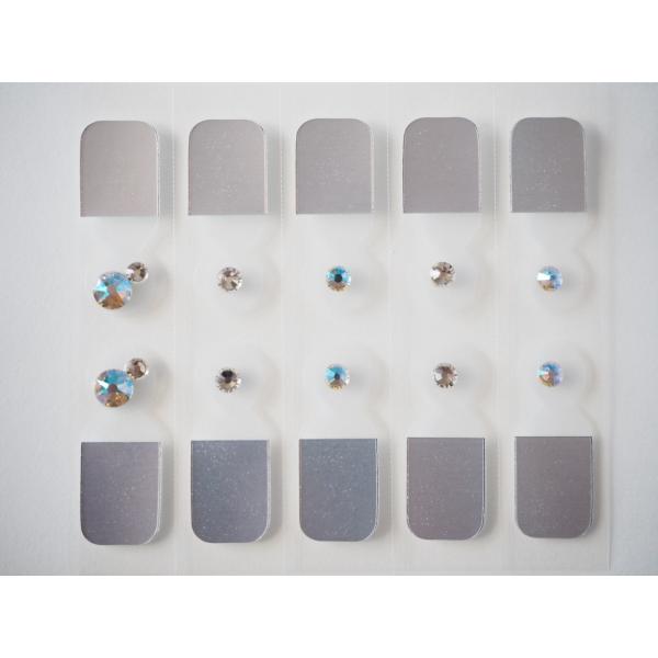 ピンセットを使用せず、テープ接着面に指が触れずに付けられるタブ付きテープ。初めての方でもワン・ツー・スリーで簡単装着できます。商品の素材は、安心・安全、天然のゴムを使用した肌に優しい日本製医療テープ、ツボ粒球はチタン99.9%、スワロフスキ...