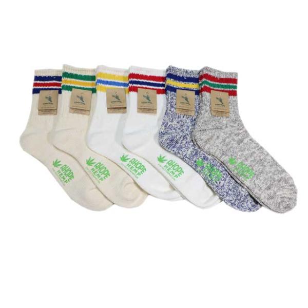 A HOPE HEMP SOCKSは靴下の町、奈良県広陵町の小さな靴下工場で生まれました。国内でも希少な古い編み機を使い、熟練職人によって丁寧に作られています。この古い編み機では、１日におよそ４０足ほどしか出来ません。吸収性の高いコットンと...
