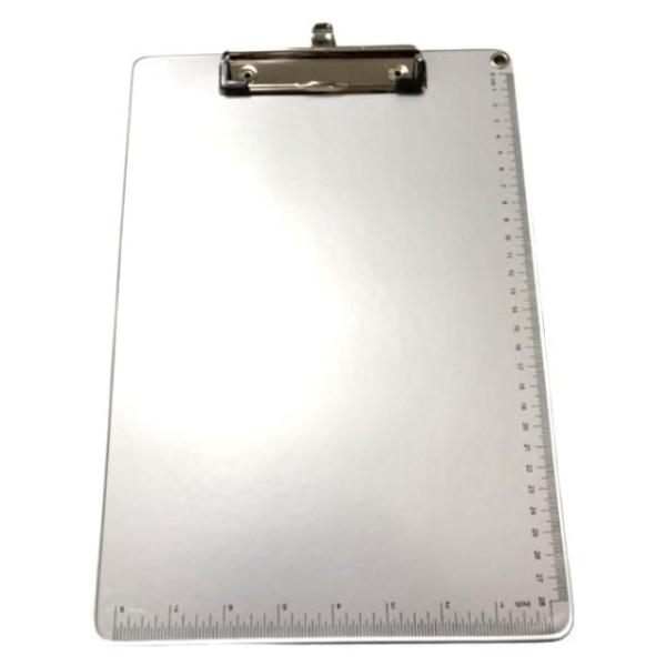 クリップボード A5 アルミニウム製 目盛り付 タテ型 縦 バインダー 丈夫なアルミニウム性のクリップボードバインダーです。 A4もあります 裏面は滑り止め防止加工で手で持っても滑りにくいです アルミの軽量さと金属の丈夫さを兼ね備えています