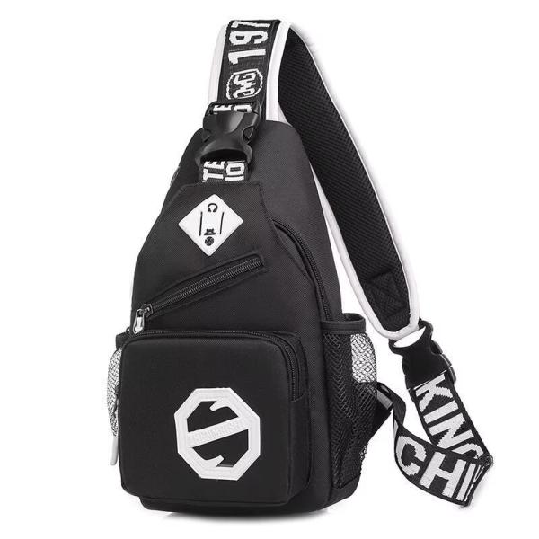 ■おしゃれでシンプルデザイン、かわいいぶた鼻をアクセントとしたボディバッグ。大人でも子供(キッズ)でも使用できるサイズ感なので親子でのシェアもおすすめ！■メインポケットは広めに設計され、普段使いの小物が全て入る抜群の収納力。フロントポケット...