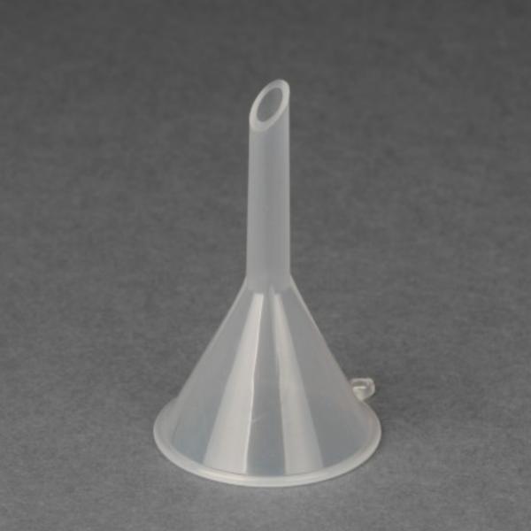 ポリエチレン漏斗品番：04123オリジナルコスメやオイルを容器に移し替える際に使用できます。PRODUCT INTRODUCTION商品説明内容量（入数）：1個サイズ：直径50mm×高さ76mm　半透明ポリエチレン製漏斗