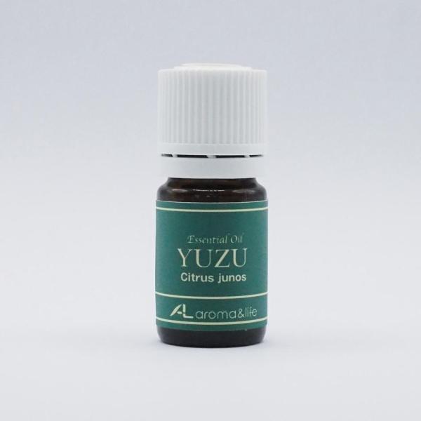 国産精油　ゆず5ｍｌ品番：ALE003参考価格：2,640円(税込)2,640円(税込)日本産のミカン科・柚子の果皮から水蒸気蒸留法により抽出したオイル。柚子湯や料理にも使われ、親しみのあるさわやかな柚子の香り。※分析表添付PRODUCT ...