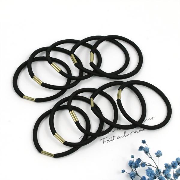 シンプルで使いやすいカラーのヘアゴムです。好きなチャームをぶら下げたり、オリジナル制作に是非☆○数量：10個○サイズ：直径約50mm○カラー：ブラック（表記のサイズは目安です。実際の寸法は個々に若干異なる場合がございます。）★ゆうパケット配...