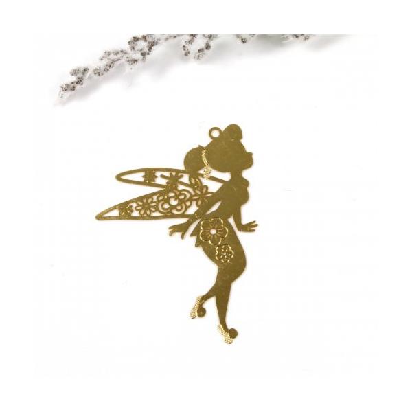 繊細なデザインのメタルパーツです。○数量：1個○サイズ：約41×30mm○カラー：ゴールド（表記のサイズは目安です。実際の寸法は個々に若干異なる場合がございます。）★ゆうパケット配送OK (ただし、代金引換ご希望の方、ゆうパケット配送NGの...