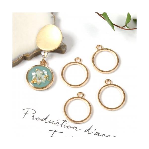 シンプルな空枠です。お好きな封入素材と一緒にレジンを流し込んで、オリジナルの作品を作ってください♪○数量：4個○サイズ：約18.5×15.5mm（カン含む）○カラー：きれいめゴールド（表記のサイズは目安です。実際の寸法は個々に若干異なる場合...