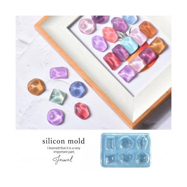 幻想的で美しい水面のようなストーンがつくれるモールドです＾＾【制作のおすすめ】はじめに着色しない透明のままのレジン液をモールドに流しライトで硬化させ、モールドから外した後に裏側に着色したレジン液を塗って再度硬化させるよきれいにできます。※シ...