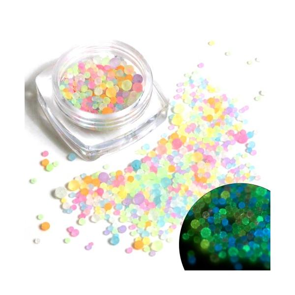 暗闇で光る！粒タイプの蓄光封入です^^表面はマットな質感！シェイカーモールドやネイルにもおススメ♪太陽光や蛍光灯の光を蓄えて暗い場所で発光する特性をもちます。商品の発光している写真はUVライトで3分ほど照射したのちに暗所で撮影をしております...