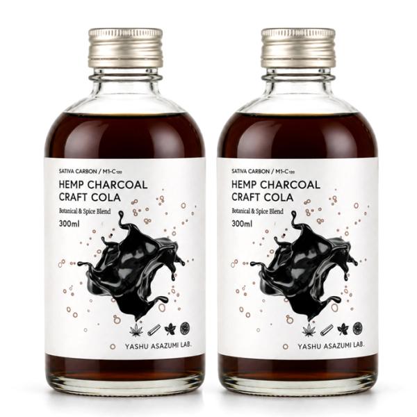 【発売日：2026年05月25日】ただ甘いだけのコーラに、少し物足りなさを感じていた。HEMP CHARCOAL CRAFT COLA｜麻炭クラフトコーラは、8種のスパイスに、ゆずとレモンの酸味、そして麻炭を重ねた現代的なクラフトコーラです...