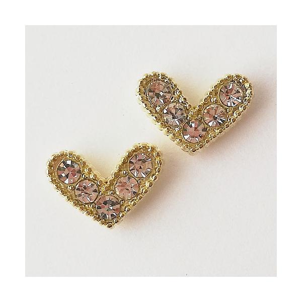 ■商品情報サイズ(縦×横×厚み)：約9×13×3mm程度カラー：ゴールド素材：真鍮、ガラスストーン数量：2個※汚れ、キズ、ゆがみ、凹凸など混じる場合がございます。