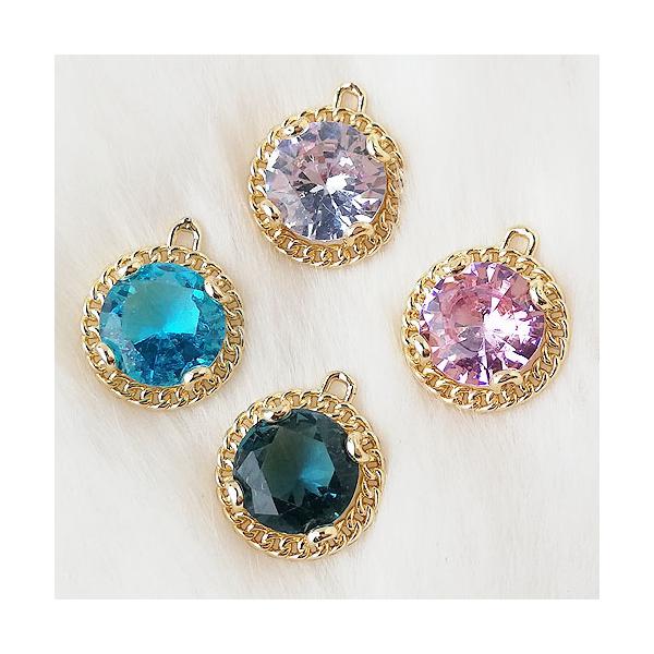 ■商品情報サイズ(縦×横×厚み)：約16×14×6mm程度カラー：ゴールド素材：真鍮、ガラス数量：2個※ガラスストーンの表面に薄いコーティングが施されており、ムラになっている場合がございます。※キズ、ストーンのズレ、バリなど含まれます。