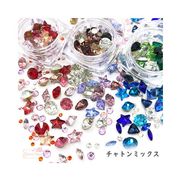 ■商品情報サイズ：2mm〜8mmのミックスカラー：レッド ライラック グリーン ブルー モーブ素材：ガラスプラスチックケース入り数量：約3g入り1個■スタッフより一言色別で様々なサイズやカラーのストーンがミックスで入ります！！