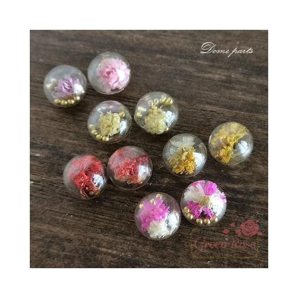 ■商品情報サイズ：(直径×厚さ)約11×7mm程度カラー：画像をご参考ください素材：ガラス、天然の花数量：2個