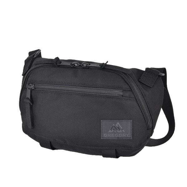 コンパクトでシンプル、スタイリッシュなトランスファーショルダーM（TRANSFER SHOULDER M）は、あなたの頼れる相棒として、移動の際の必需品を持ち運ぶのに便利です。荷物へのアクセスが簡単で、収納性も高く、どこへ行くのにもお供しま...