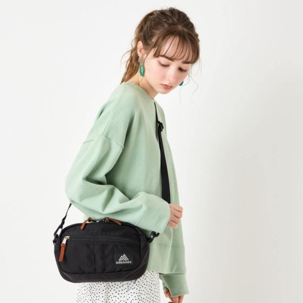 クイックポケットを横長にしただけ？ ちがいます。使いやすさを考えたらこのデザインにたどり着きました。収納性の高さや、内部の視認性がアップしたこのポッシブルポーチはクイックポケットではできなかったことを可能（Possible) にしました。