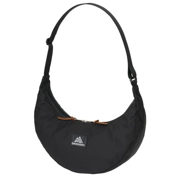 三日月型のユニークなシェイプのこのショルダーバッグはスマイルからインスピレーションを受けてデザインされています。シンプルなデザインながら独特の雰囲気を持つこのバッグでお出かけすれば、自然と笑顔になれるでしょう。