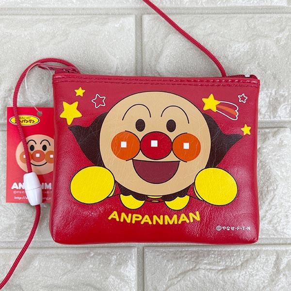 【素材】合成皮革【サイズ】12×10×2cm（ストラップ80cm）みんな大好き♪大人気のアンパンマンキャラクターのミニミニポシェットです。ポシェットとして大好きなキャラクターと一緒にお出掛け♪首からぶら下げて使えるので、ネックポーチやコイン...