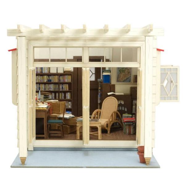 【サイズ(約)】組み立てサイズ：W108×D145×H83mm「となりのトトロ」サツキとメイの家の洋館部分、お父さんのお部屋です。家具や沢山の書籍、メイがお庭で摘んできたお花も再現！！メーカー：さんけいJAN：4580236850694品番...