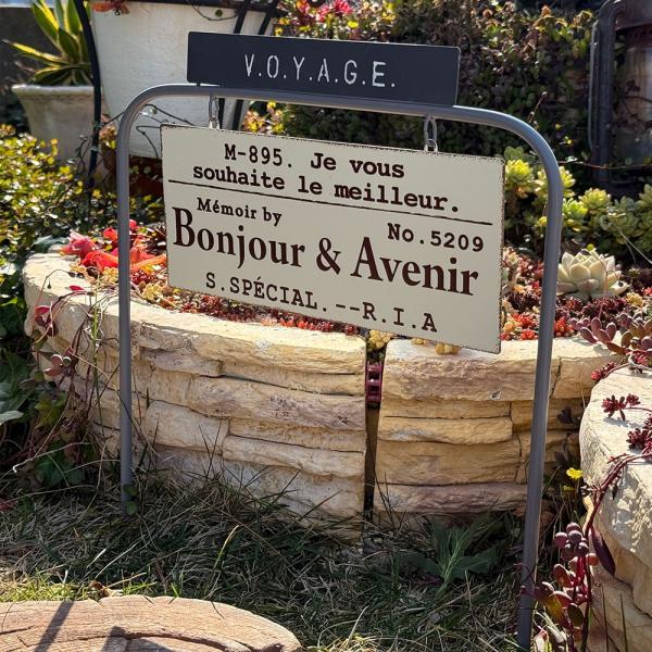 【サイズ(約)】W350×L8×H395mm【素材】tin(ブリキ)【商品説明】プランターや花壇に刺して使えるガーデンピックです。植物だけでは物足りなく感じる場面など、1つ飾るだけで雰囲気が変わり重宝します♪メーカー：友膳画面上と実物では多...