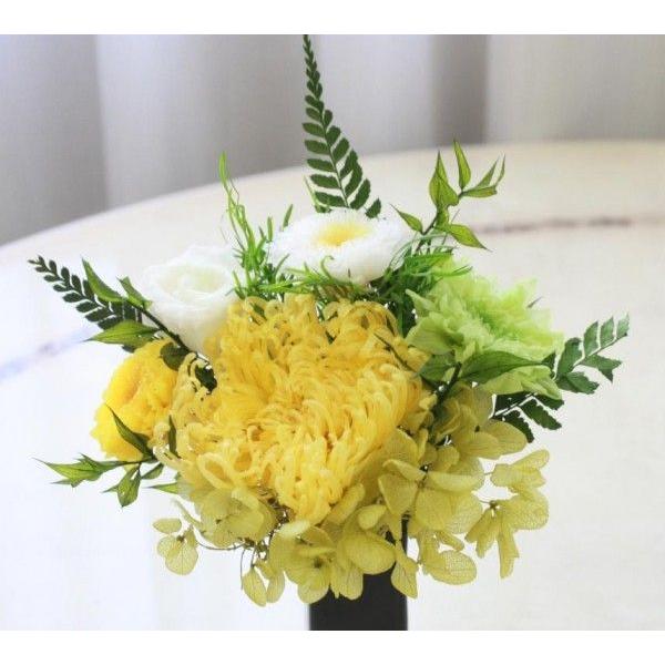 ◇使っているお花たち◇　アナスタシア（菊）・ことね菊・小菊・トルコキキョウ・アジサイ・ラスカス・ヒメワラビ・ソフトテンモンソウ　　※季節によって多少内容が変わることがありますので、予めご了承ください。◇サイズ◇　幅約16cm×奥行約12cm...