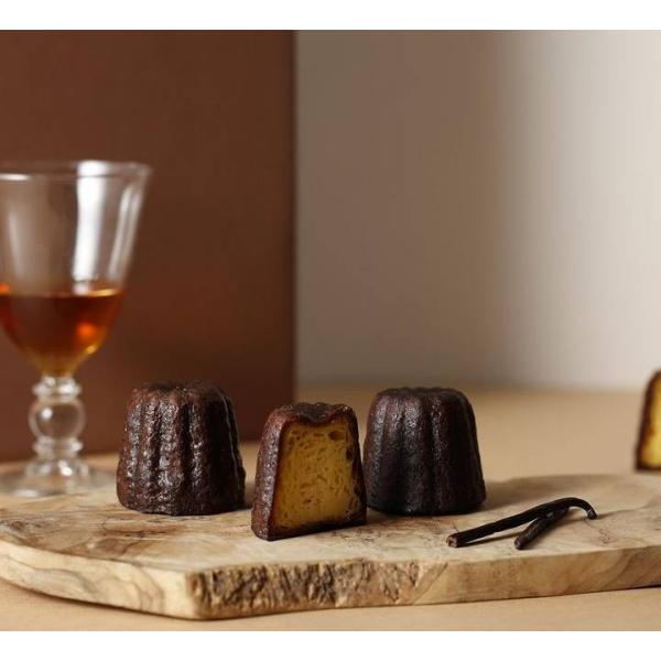 商品情報大きさ直径約５cm　高さ約５cm内容量・プレーン：12個・プレーン×塩キャラメル：各6個原材料・プレーン：牛乳、砂糖、卵、小麦粉、ラム酒、コーンスターチ、バター、バニラビーンズエクストラクト・塩キャラメル：牛乳（国内製造）、砂糖、卵...