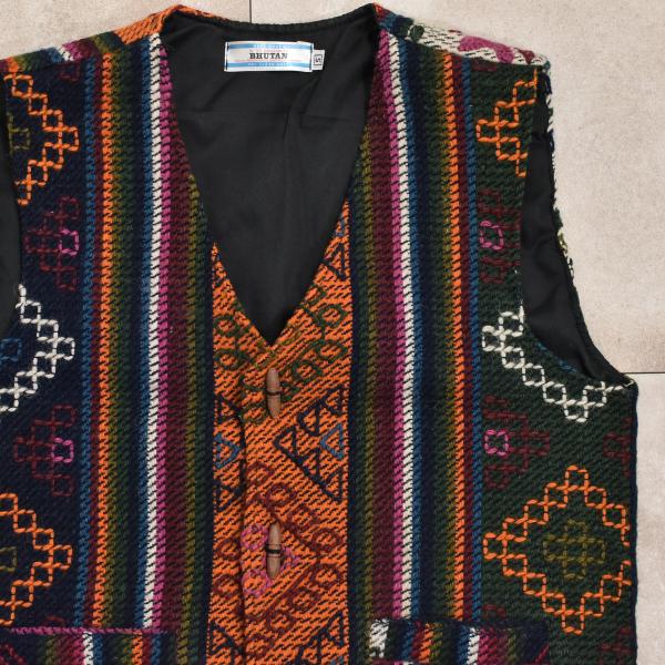 メンズ Sサイズ ハンドメイド エスニック調 幾何学模様 デザイン ウール ベスト ヴィンテージ 伝統工芸品 Handmade design wool vest【実寸】・着丈 ・前 約52cm ※襟付け根から一番長い裾先まで・後 約47.5...