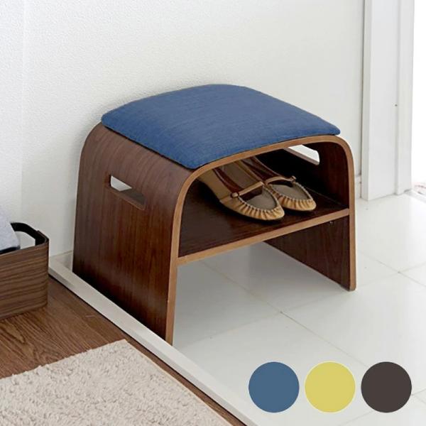 インテリア性の高い天然木突板の曲げ木を使用した玄関チェア スツール。木目の美しい曲げ木と座り心地の良いファブリックの座面、便利な収納棚付きで玄関に一台あるととっても便利です。カラーはブラウン、ブルー、グリーンの3カラーをご用意。ブラウン、ブ...