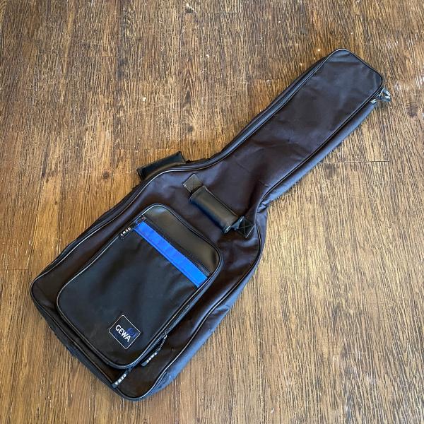 内寸:全長: 約101cmネック幅: 約14cmボディ幅: 約33cm厚み : 約4cm外寸:全長: 約102cmネック幅: 約15cmボディ幅: 約33cm